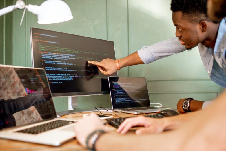 Desenvolvedor front-end: um trabalho que envolve habilidades técnicas e ...